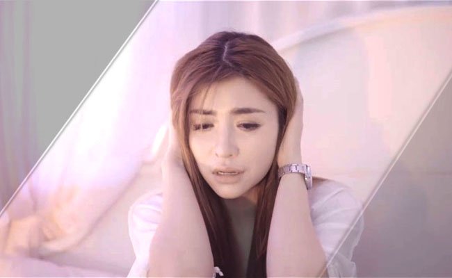 សុខ ពិសី «ចិត្ដមិនអស់ស្នេហ៍ តែខំបំភ្លេច» សម្ដែងឡើងស៊ីអារម្មណ៍ - La Reine Media